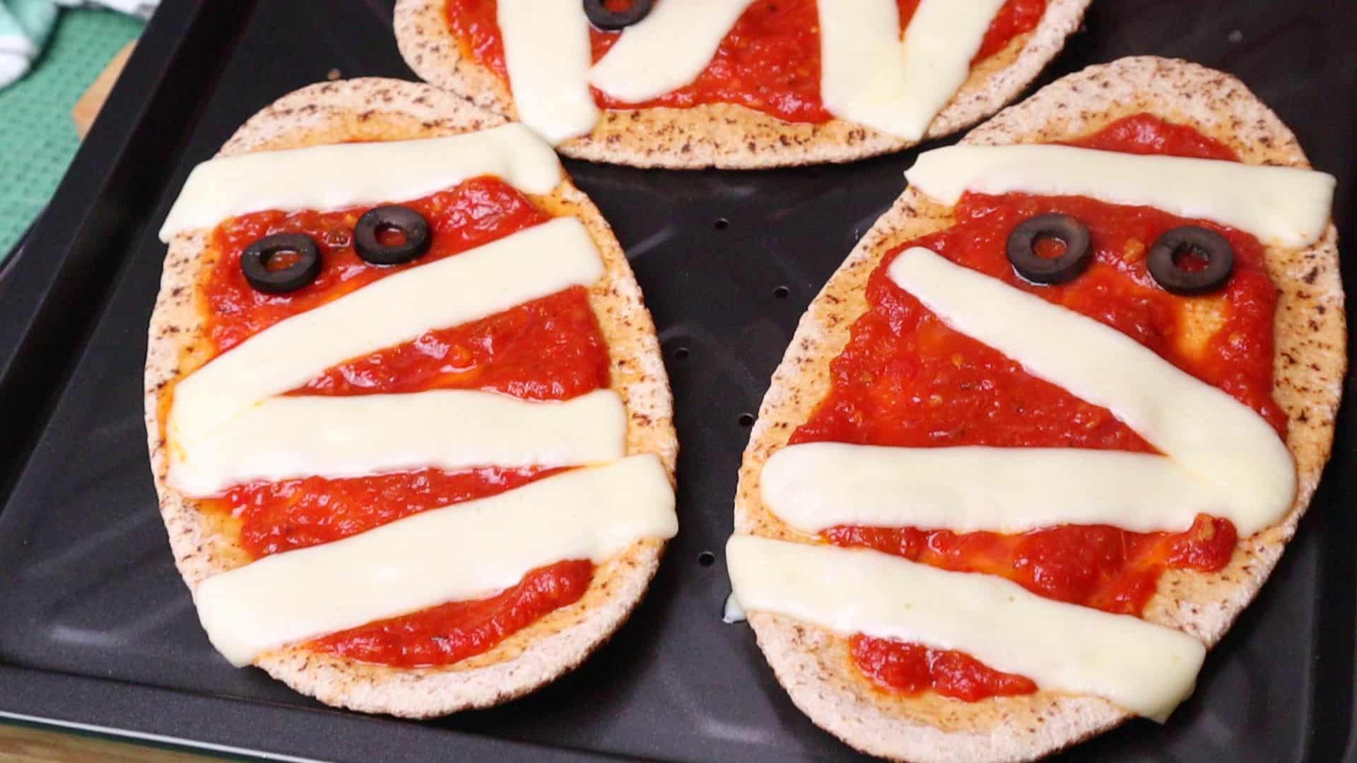 Quick Halloween Mummy Pizza Recipe - Cheffoodiecast