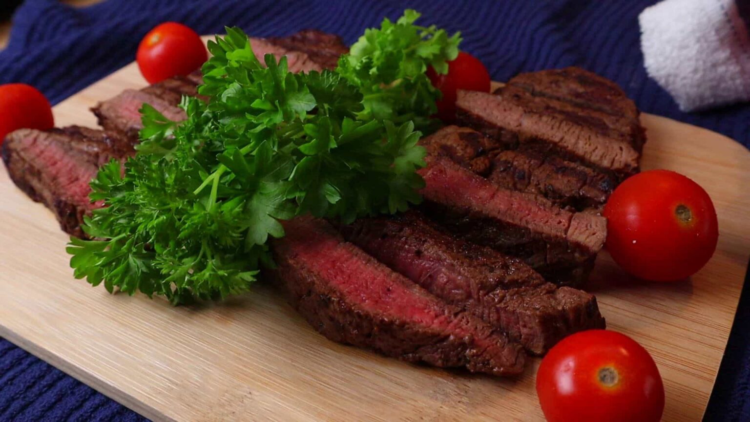 Perfect medium well STEAK like a PRO - Cheffoodiecast